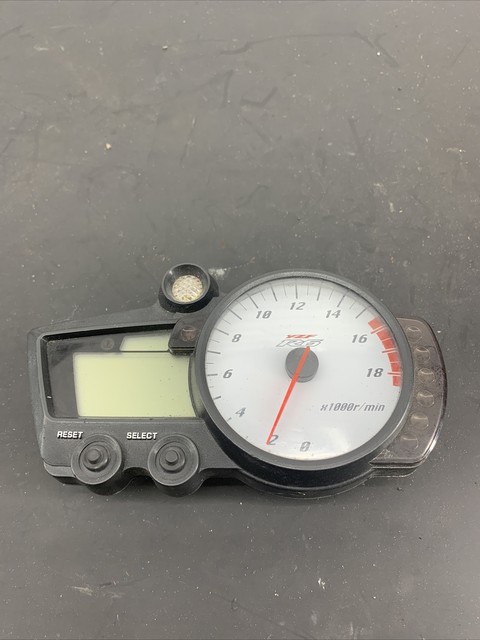 2005 Yamaha R6 Cluster