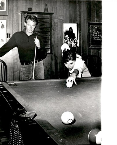 CGE65 1967 Original Photo PATTY DUKE HARRY FALK JR PLAYING POOL AT THE ...