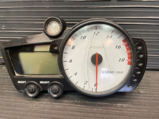 2005 Yamaha R6 Cluster