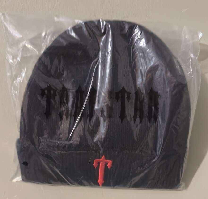 Trapstar Irongate T Patch Beanie Red Logo – One Size Men’s Hat Black – FLUF