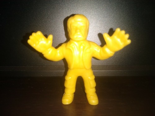 Alien M.U.S.C.L.E. Super 7 Mini Figure Dallas Yellow | eBay