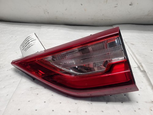 CHEVROLET TRAVERSE R Taillight lid mounted, w/o redline package; R. 18 ...