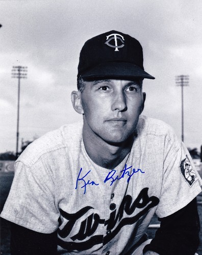 KEN RETZER MINNESOTA TWINS ACTION SIGNED 8x10 | eBay