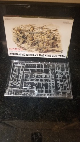 DRAGON GERMAN MG42 HEAVY MACHINE GUN CREW FIGURE SET 1/35 SCALE MODEL ...