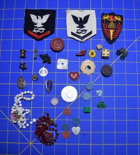 2693 Collection of vintage miscellany, pins, buttons, medals, patches ...