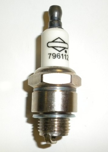796112 OEM Briggs & Stratton Spark Plug Compatible W/ 802592, 591868 ...