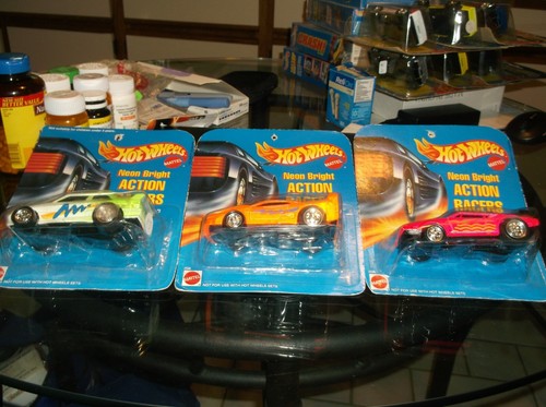 HOT WHEELS NEON BRIGHT ACTION RACERS | eBay