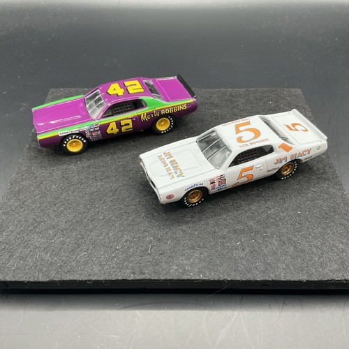N Bonnett 5 M Robbins 42 Jim Stacy Marty Robbins ‘77 ‘73 1/64 NASCAR JL ...