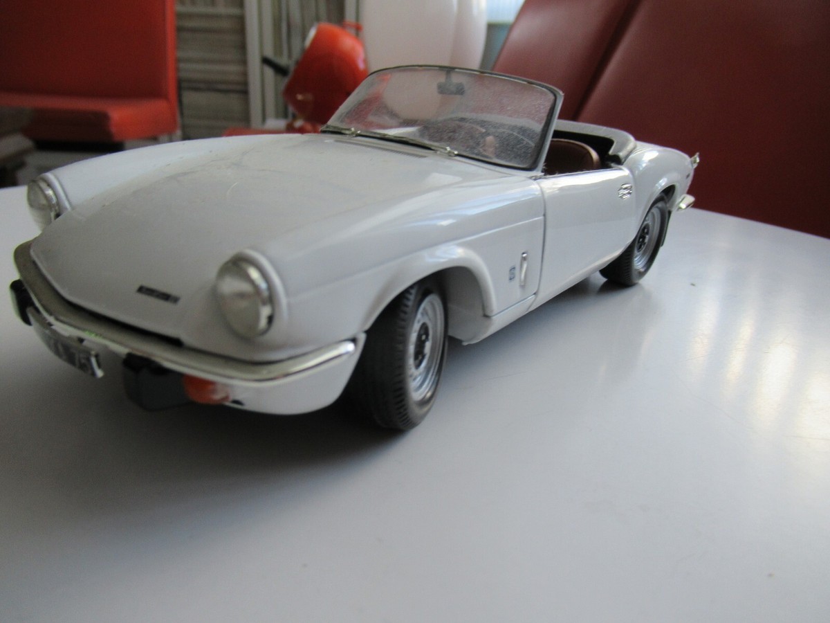 yy03【ミニカー/SunStar】1/18「TRIUMPH GT6 MK3」｜ミニカー