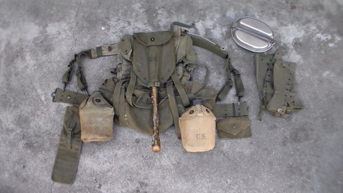 Old US WW2 to Vietnam War era M-1945 Combat Backpack & Shovel ...
