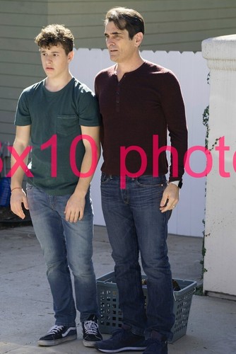 MODERN FAMILY #17,TY BURRELL,NOLAN GOULD,8x10 PHOTO | eBay