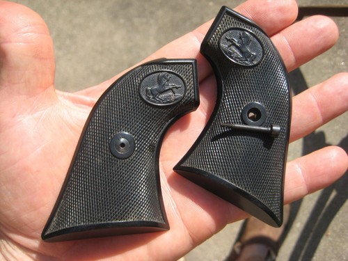 Set Vintage ~ COLT Revolver GRIPS with Screw ~ Black Plastic - Horse B ...
