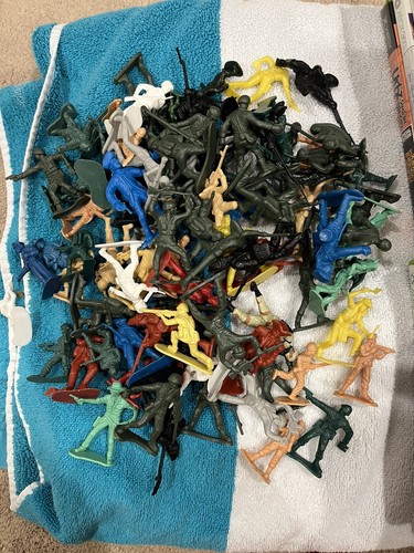 Little Army Men Action Figures Toy Soldiers. 40+ Soldiers. . Various ...