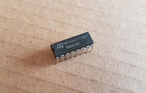 M74HC173B1 74HC173 DIP16 STMicroelectronics (Lot of 25 pcs) | eBay
