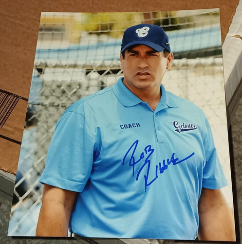 ROB RIGGLE 2009 THE LEAGUE COACH SIGNED AUTOGRAPHED 8X10 PHOTO COA ...