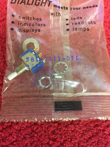 581-2111-011 DIALIGHT SWITCH PUSH BUTTON DPDT NEW | eBay