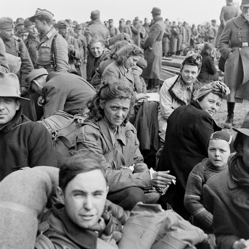 WW2 WWII Photo World War Two German Soldiers Prepare for Surrender ...