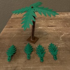 LEGO Sets with Part 30338 Plant Tree Palm Base 4 x 4, with Trunk