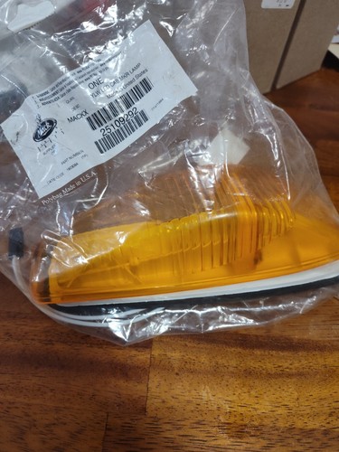Mack Yellow LED CAB Marker Lamp Part # 25109292 for sale online | eBay