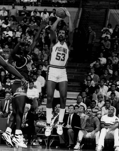 James Edwards of the Detroit Pistons 1989 against the Phoenix Suns Old ...