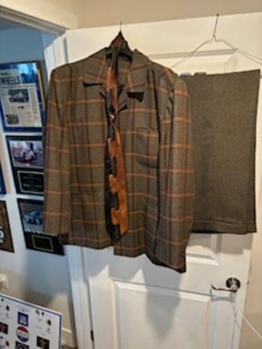 Dreams Men's 3 Button Brown/Rust Two Piece Suite (Pre-Owned) | eBay