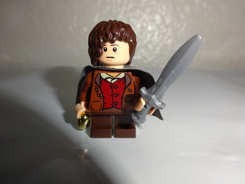 LEGO Lord of the Rings The Hobbit Frodo Baggins Minifigure Cape+Sword ...