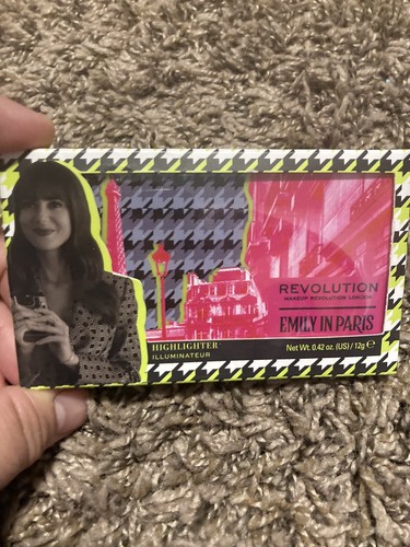 Makeup Revolution Emily In Paris The Spotlight Highlighter Illuminator Ombré NIP | eBay
