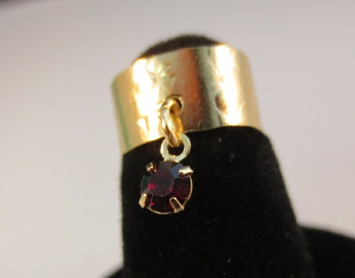 14 KT GOLD PLATED HAMMERED TOE RING WITH A DARK RED (JANUARY) CRYSTAL ...