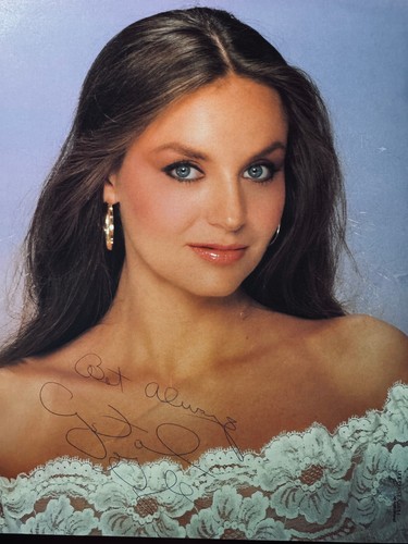 Crystal Gayle Autographed BEAUTIFUL Photo of Beautiful Starlet 8x10 ...