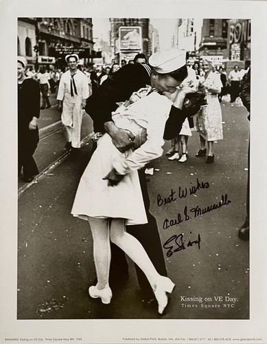 Kissing on VE Day 11x14 photo signed by Edith Shain and Carl S ...