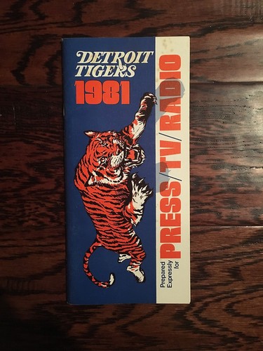 1981 DETROIT TIGERS VINTAGE MEDIA GUIDE ROSTER BOOK TV RADIO PRESS ...