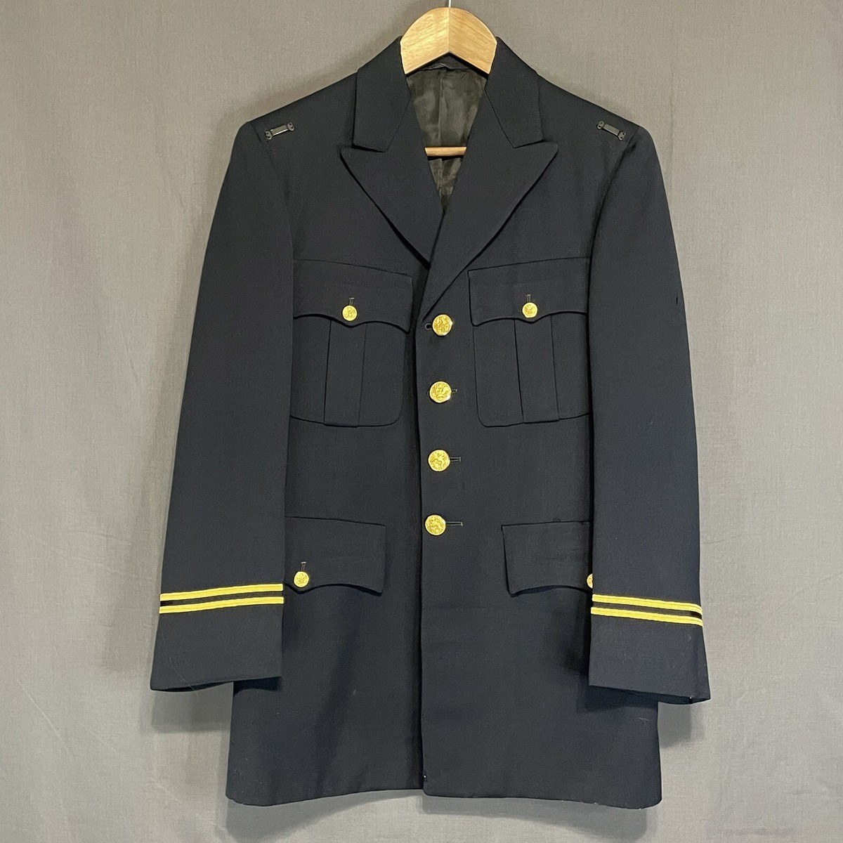 Oficial Do Exercito Vestido Uniforme Azul Guia