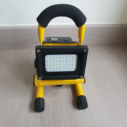 Faithfull Cordless Rechargeable 20 LED 600 Lumen Garage/work/task Light ...